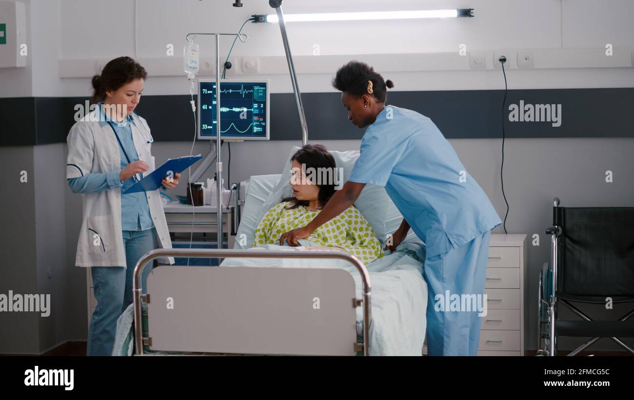 Medical practitioner doctor checking sick woman monitoring disease ...