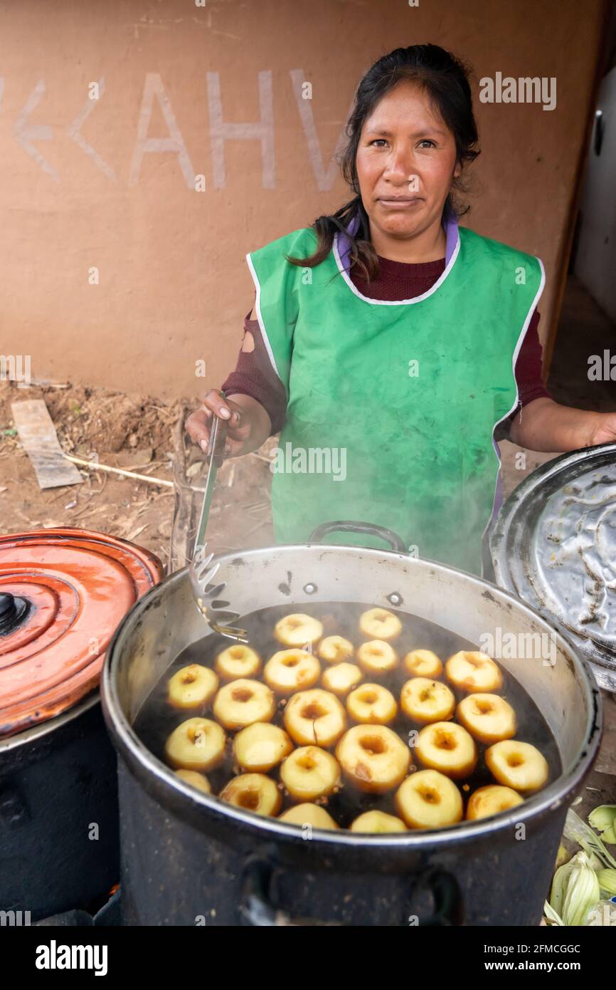 Peruvian woman cooks food for local community in Cusco, Peru Stock ...