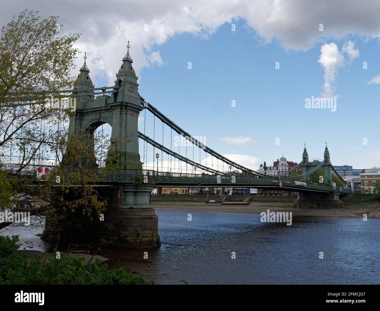 Hammersmith bridge london hi-res stock photography and images - Alamy