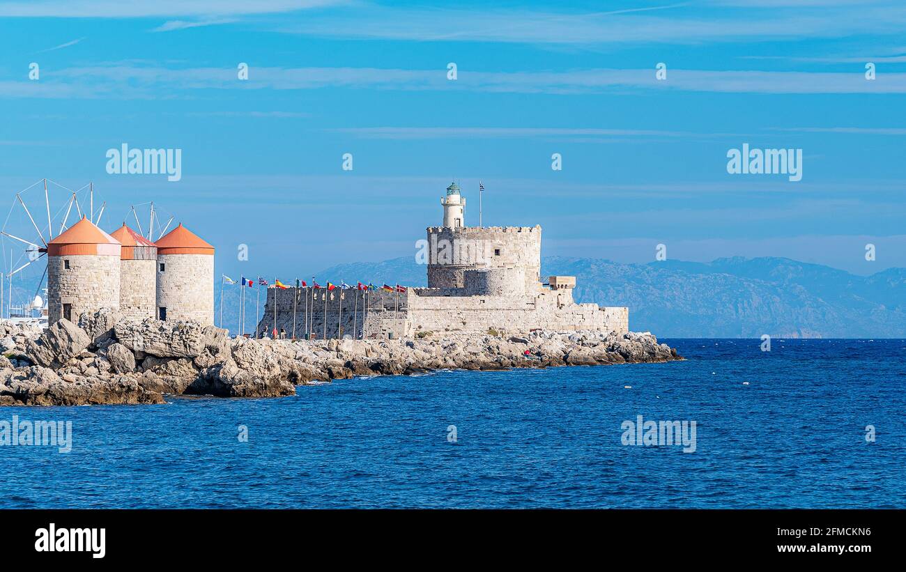 A long exposure photograph of the Fort of St Nicholas n at Rhodes town ...