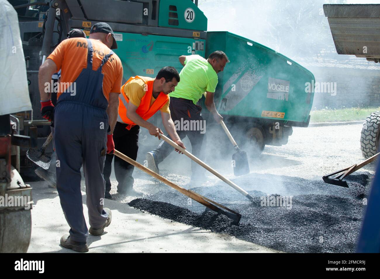 Paving lute hi-res stock photography and images - Alamy
