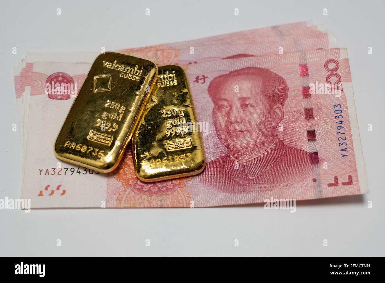 Gold backed Chinese yuan. Financial system of China Stock Photo - Alamy