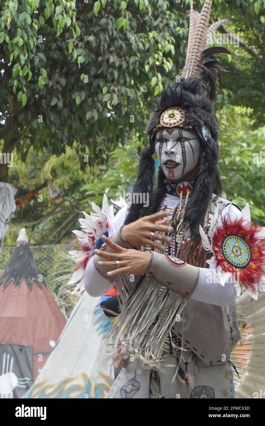 Geronimo statue hi-res stock photography and images - Alamy