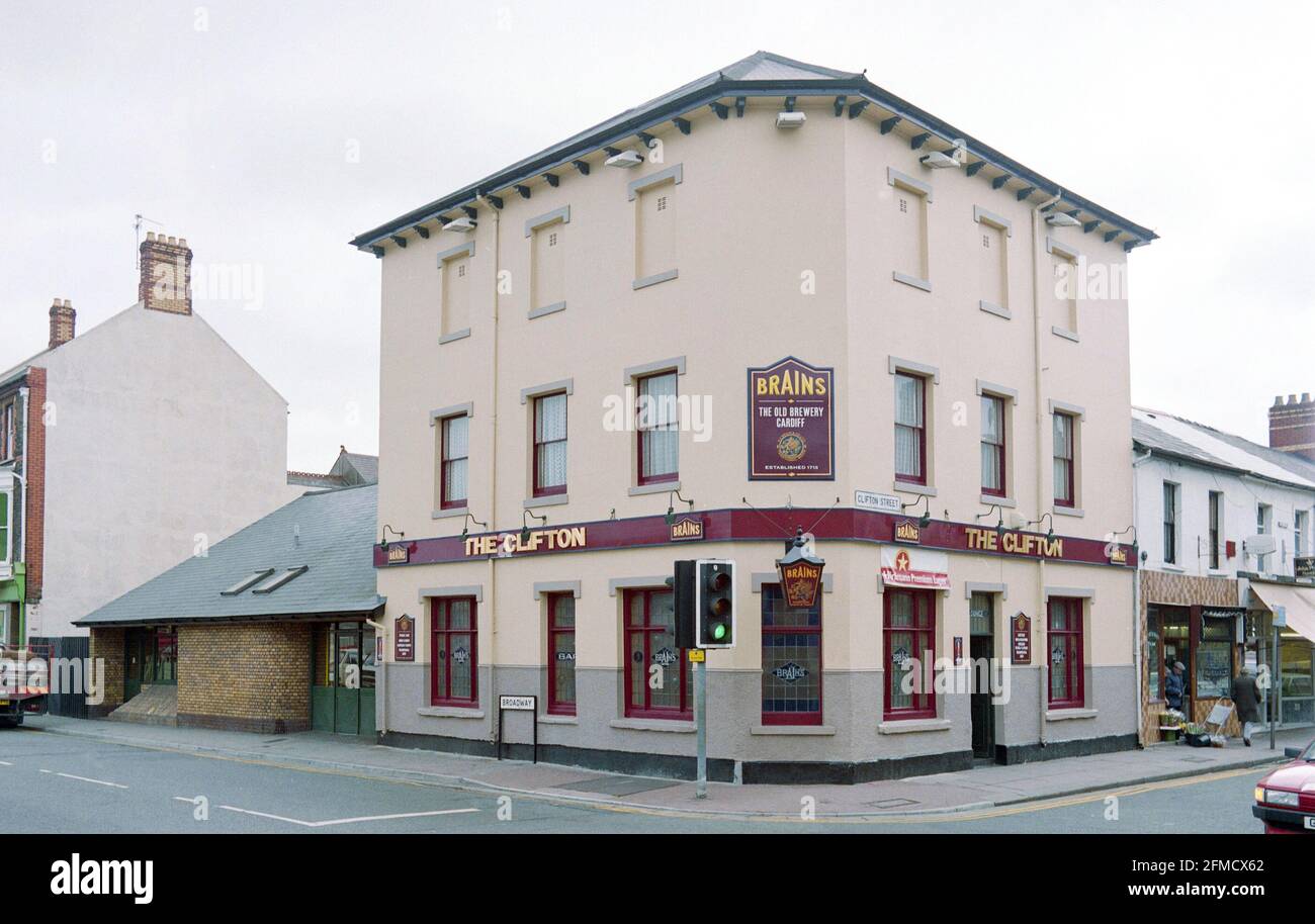The Clifton Pub, Roath, Cardiff, 1989 Stock Photo - Alamy