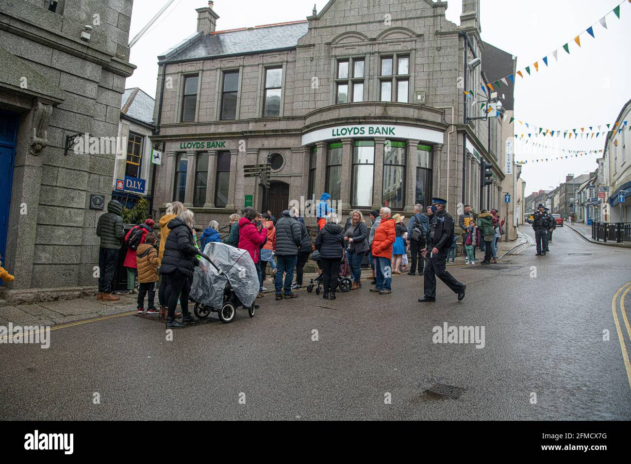 Police keep on the small crowd cornwall hi-res stock photography and ...