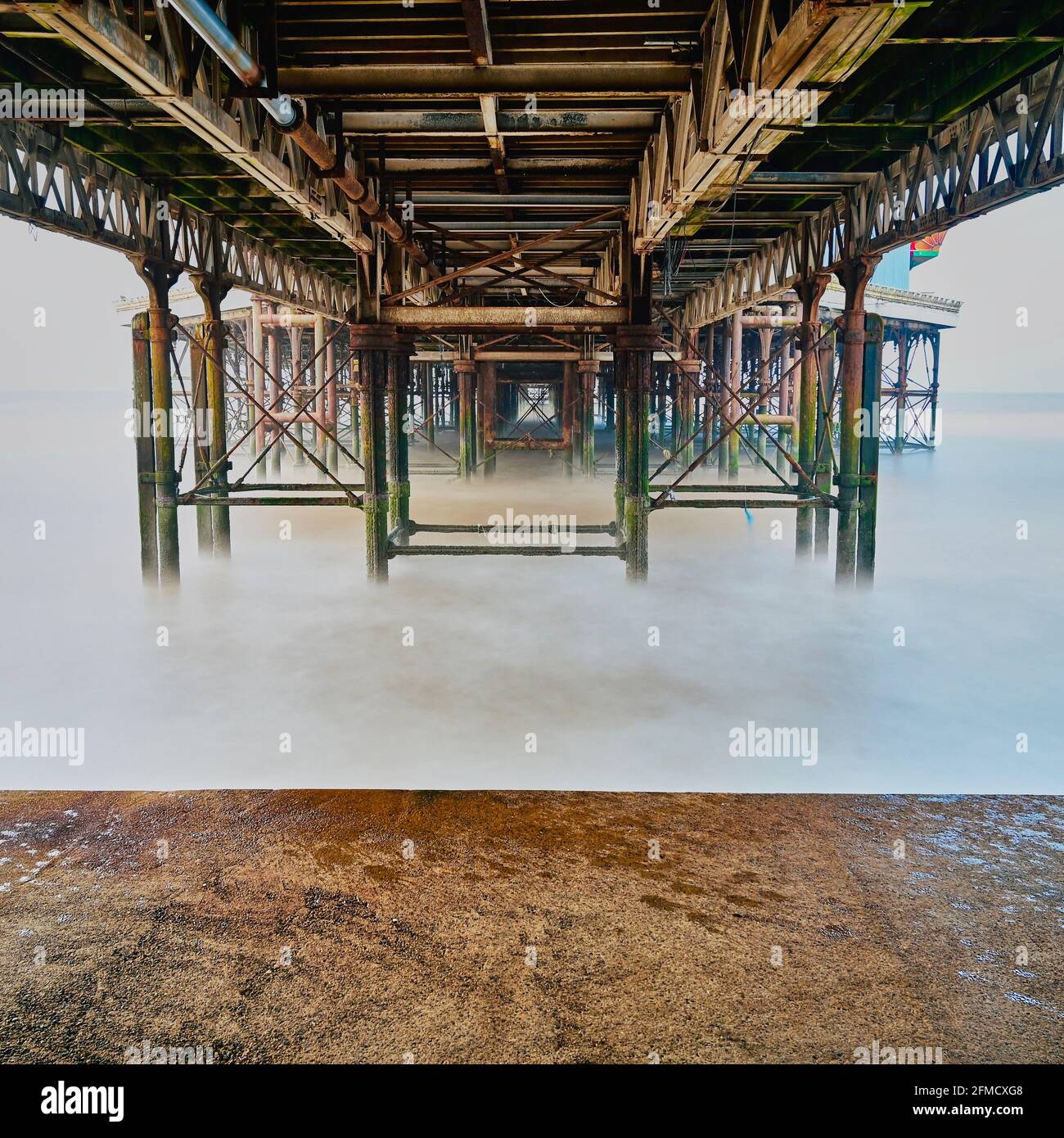 Seaside pier hi-res stock photography and images - Alamy
