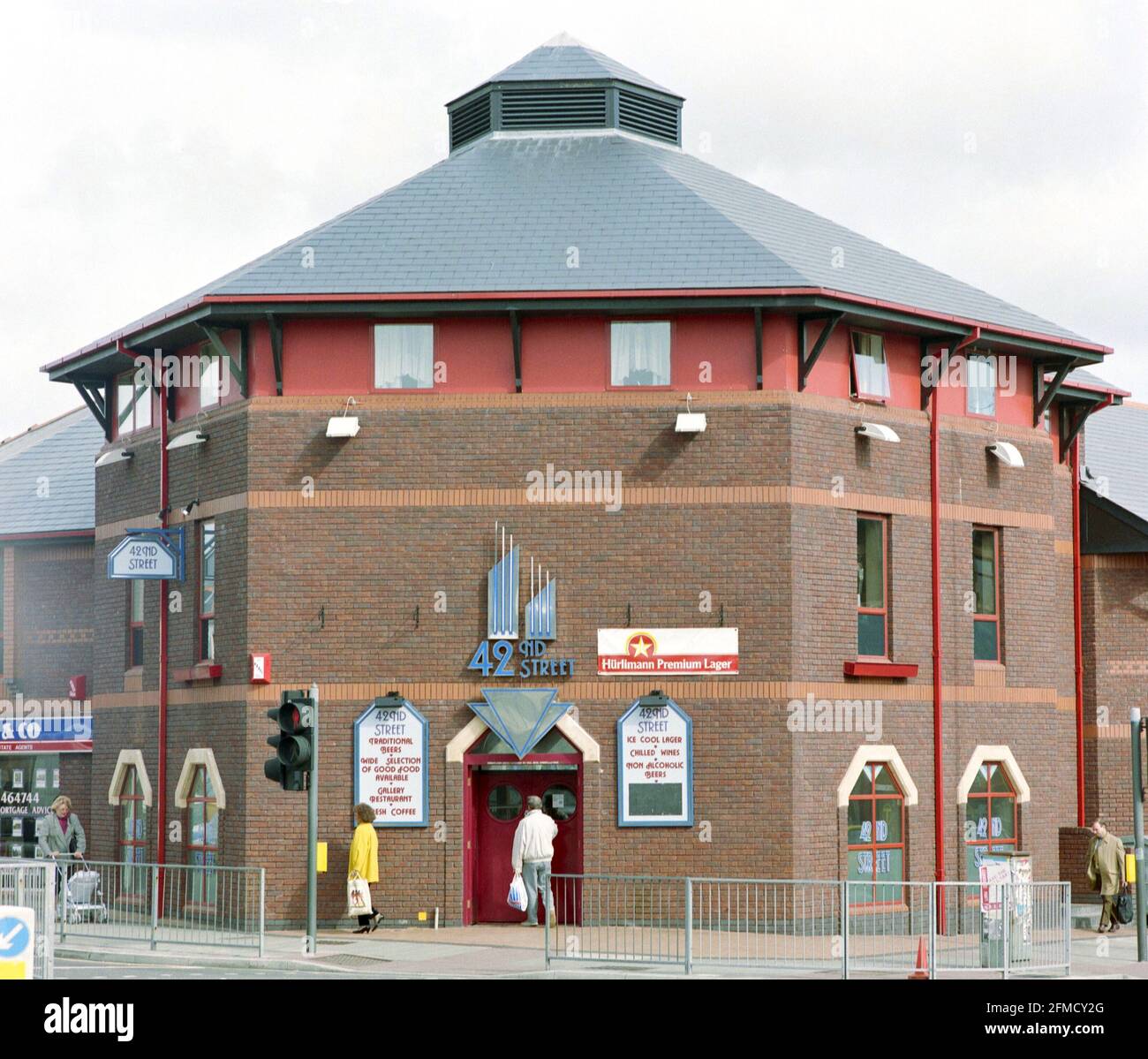 42nd Street Pub, Roath, Cardiff, 1989 Stock Photo - Alamy