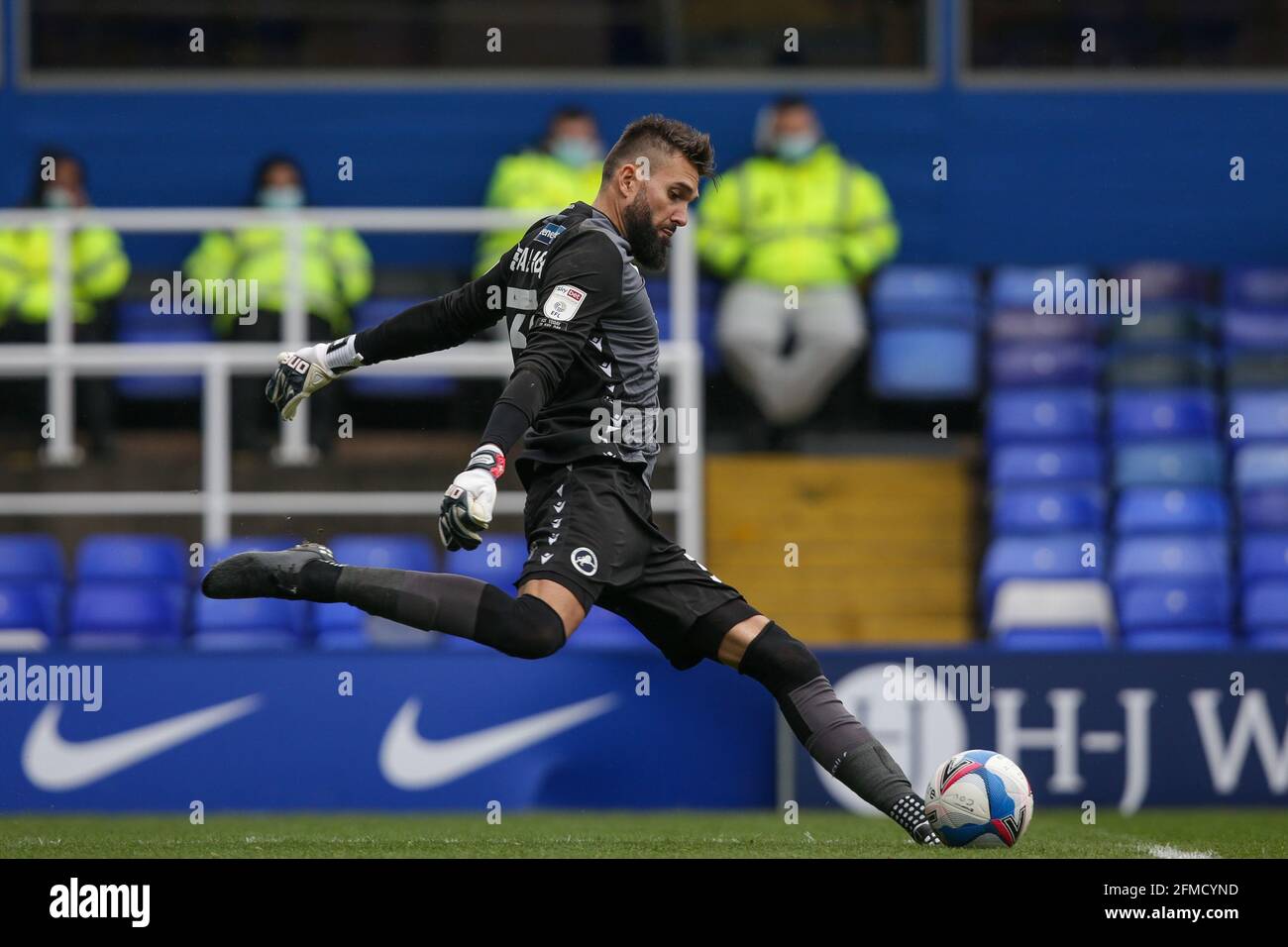 Bartosz Bialkowski #33 of Milwall takes a goal kick Stock Photo - Alamy