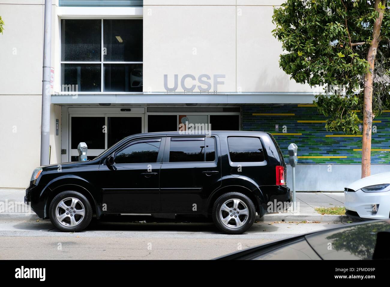 Exterior view of UCSF clinic on Sutter Street in San Francisco ...