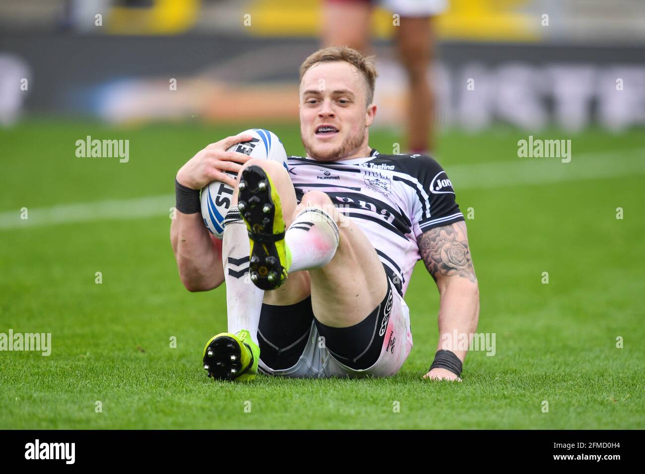 Adam Swift (21) of Hull FC goes over for a try Stock Photo - Alamy