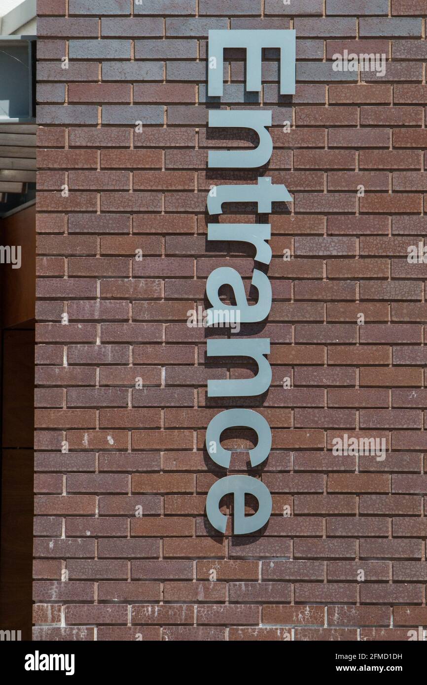 Entrance front building architectural hi-res stock photography and ...