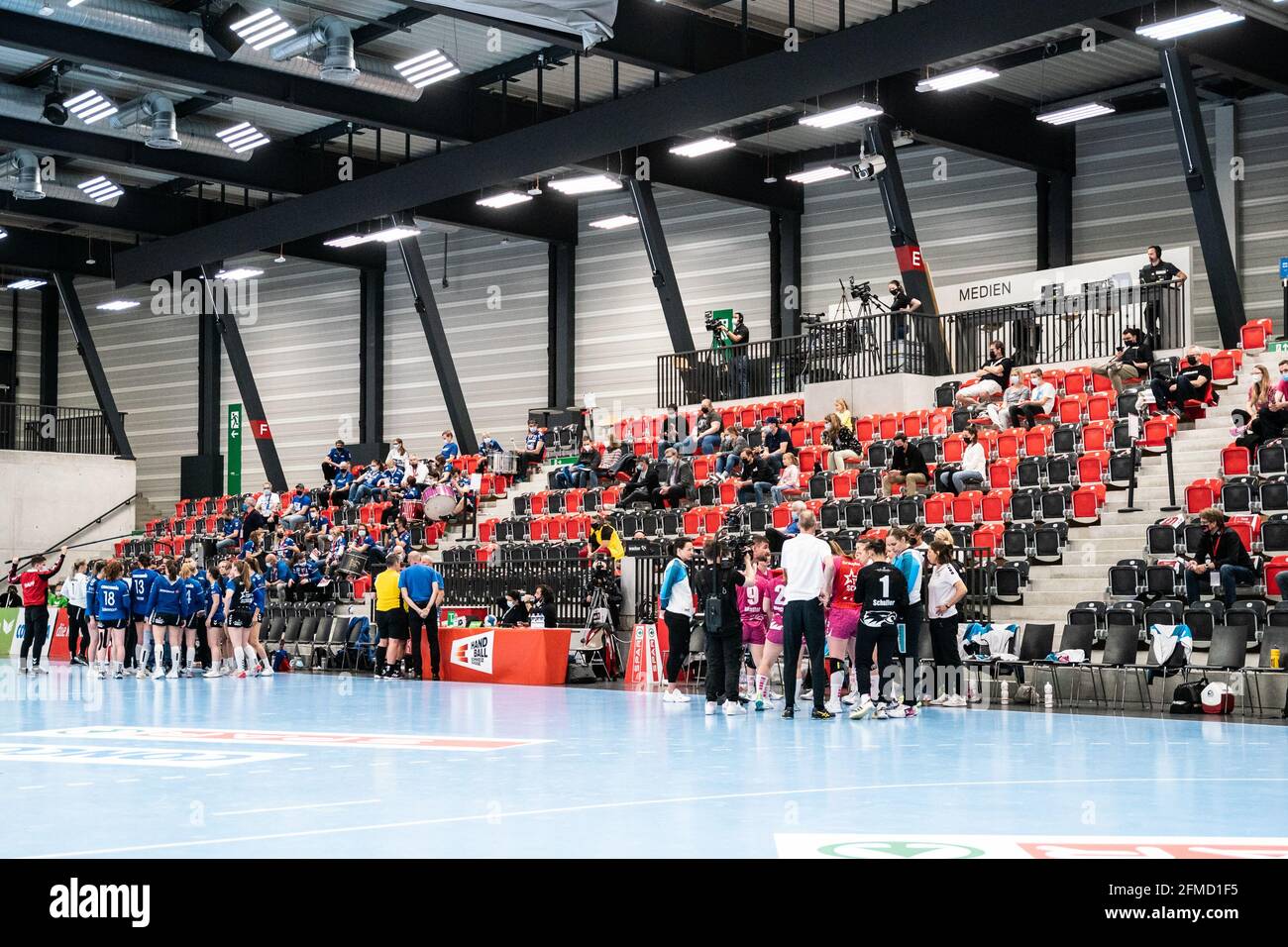 Cup handball women hi-res stock photography and images - Alamy