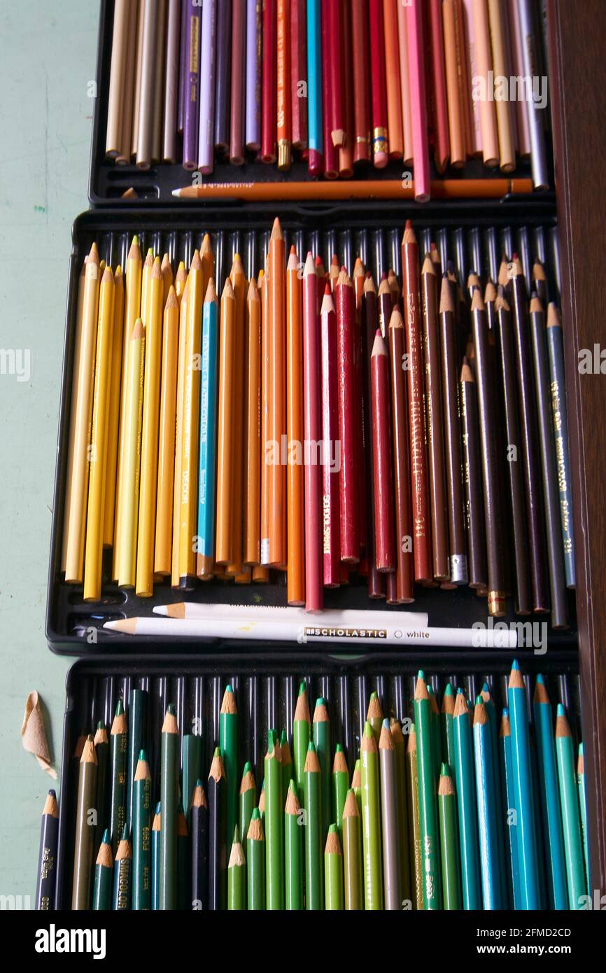 Shading pencils hi-res stock photography and images - Alamy