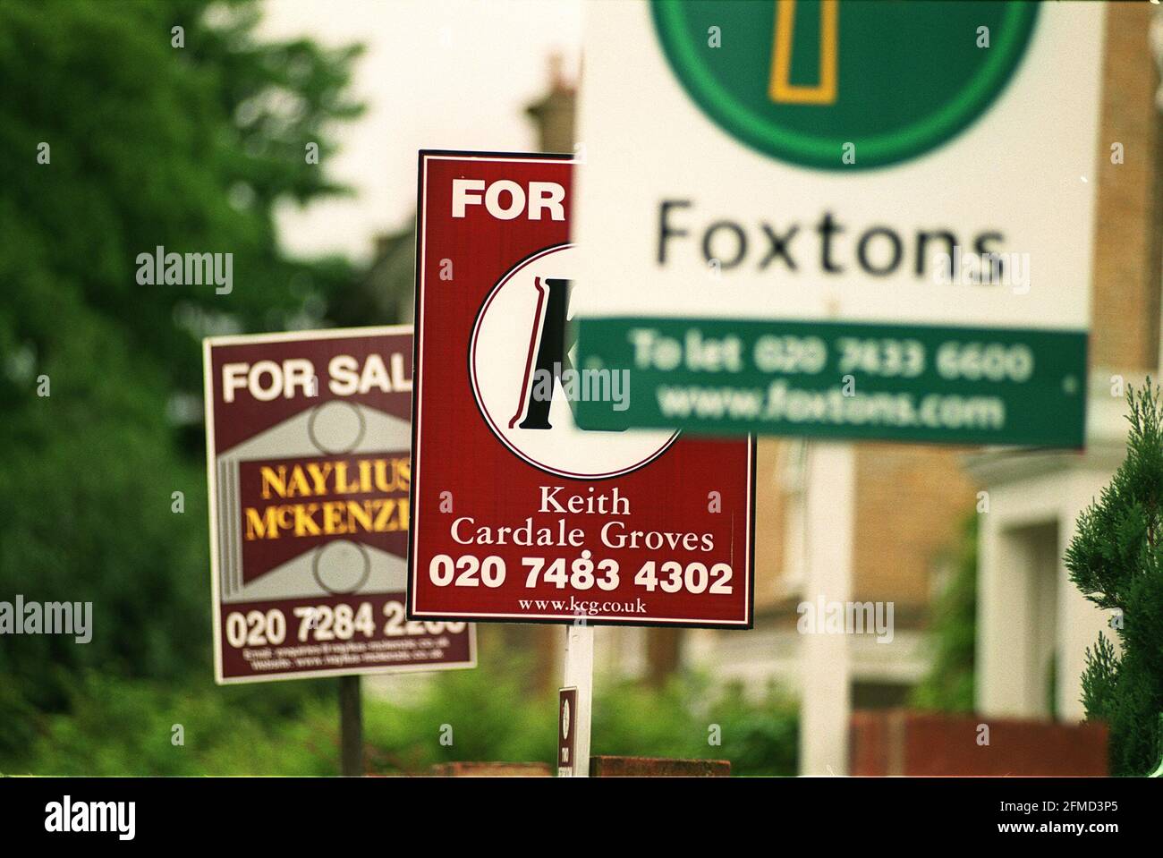 Housing Sales Estate agents signs Stock Photo - Alamy