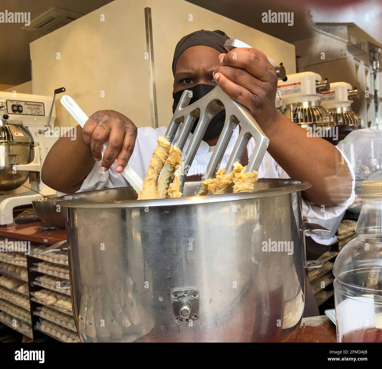 French bakery stores hi-res stock photography and images - Alamy