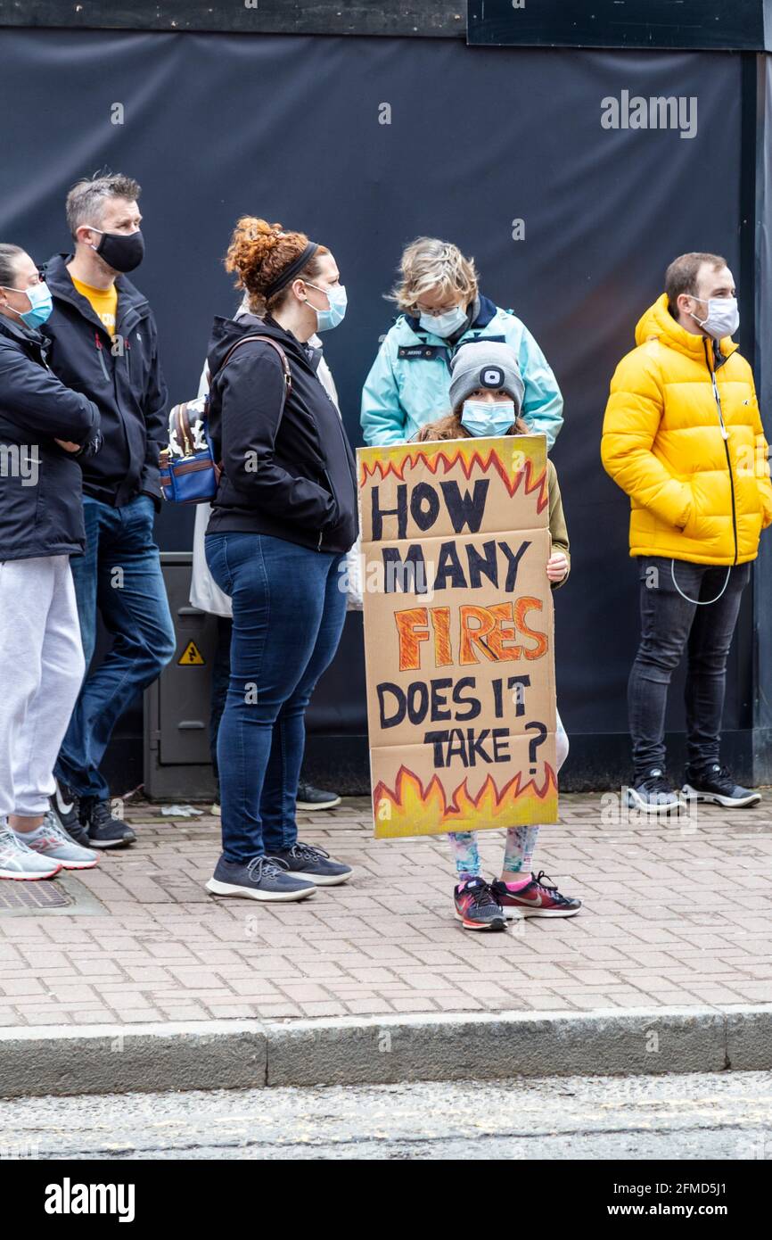 Fire protest child hi-res stock photography and images - Alamy