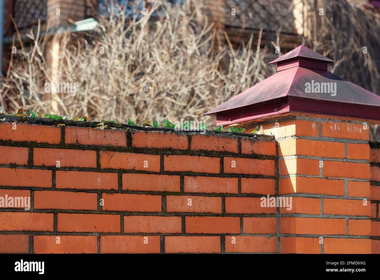 Broken glass cemented top fence hi-res stock photography and images - Alamy