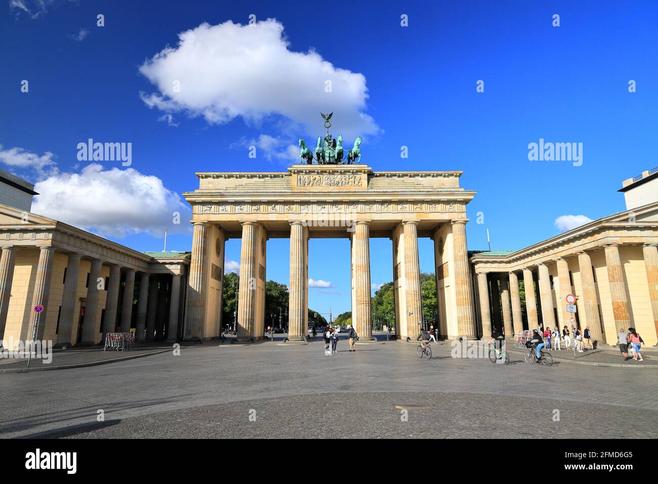 Berlin brandenburg gate aerial hi-res stock photography and images - Alamy