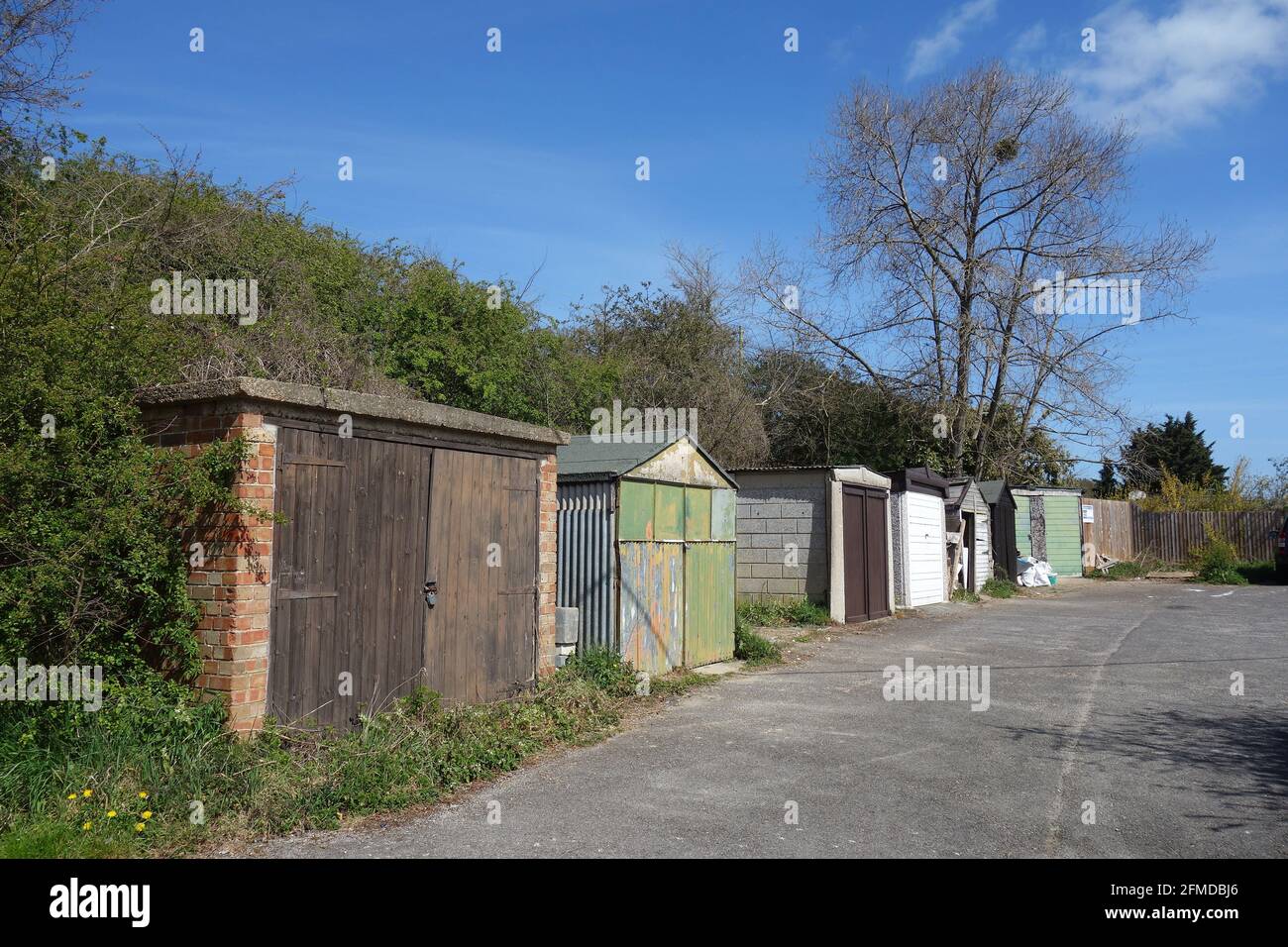 Old garages hi-res stock photography and images - Alamy