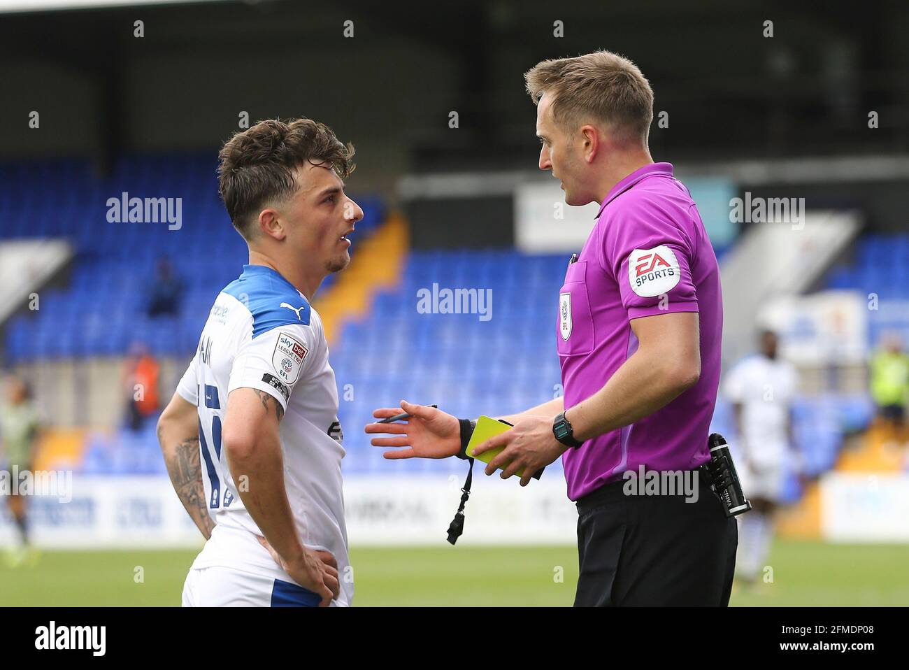 Match referee james bell hi-res stock photography and images - Alamy