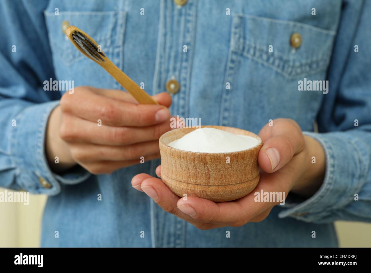 Tooth powder hi-res stock photography and images - Alamy