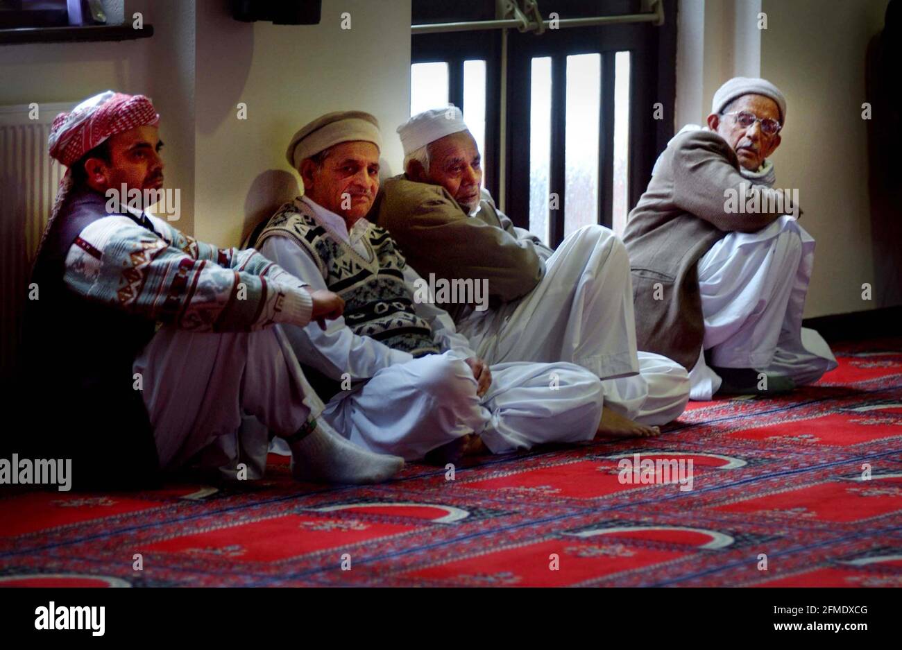 men before prayers in the luton central mosque. pilston Stock Photo - Alamy