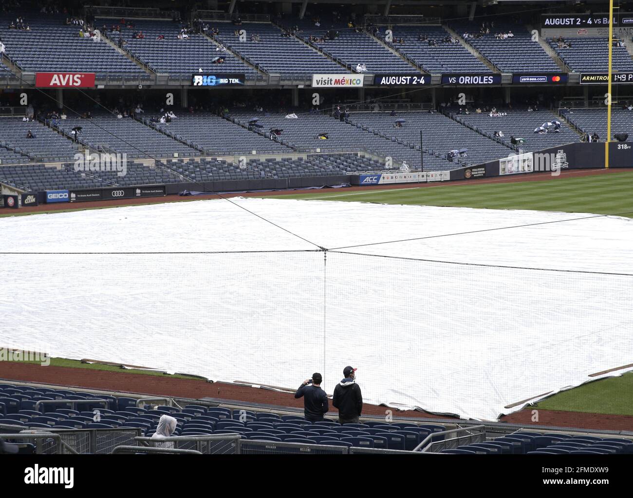 New york city covers hi-res stock photography and images - Alamy