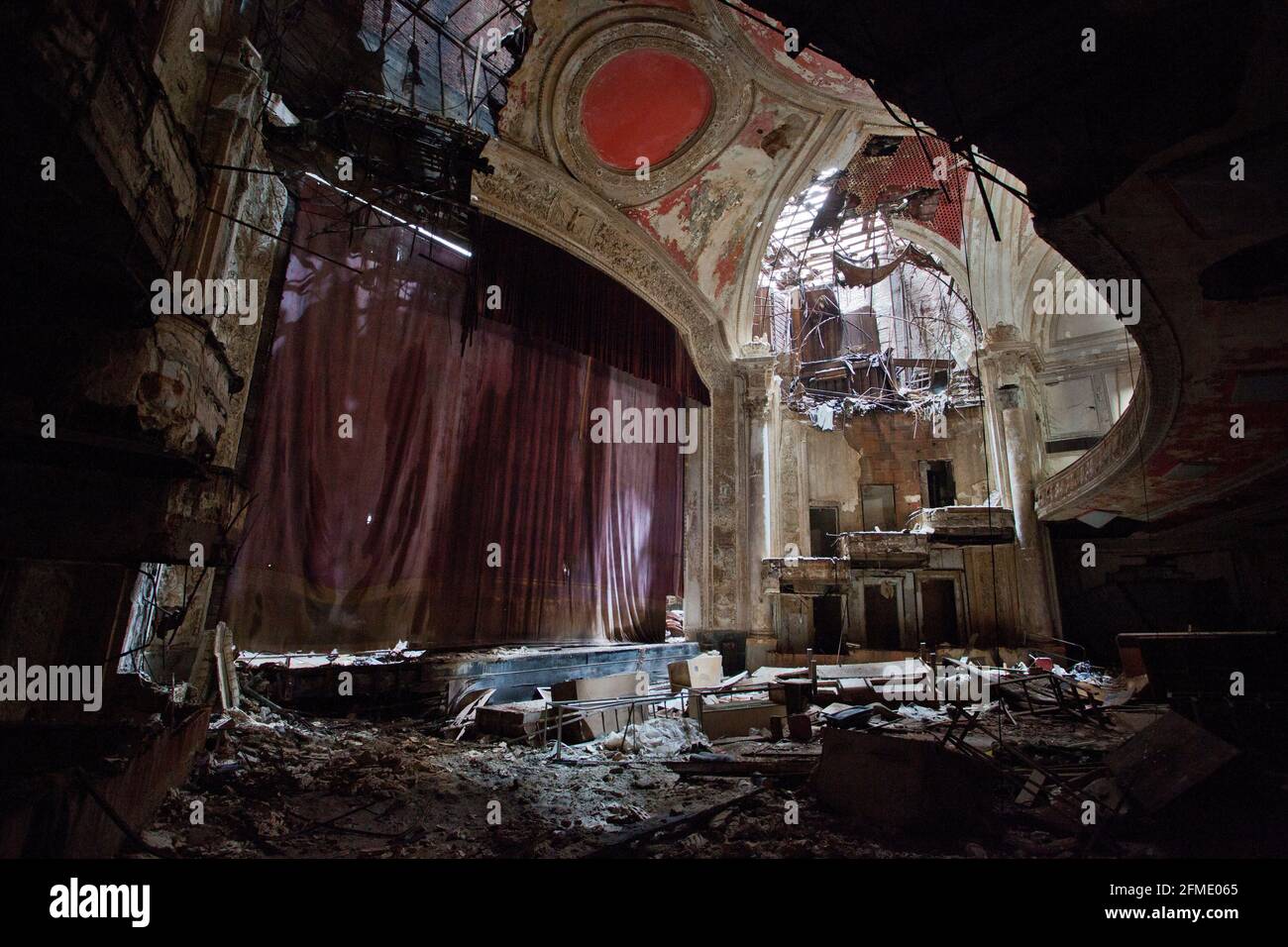 Ornate abandoned theater hi-res stock photography and images - Alamy