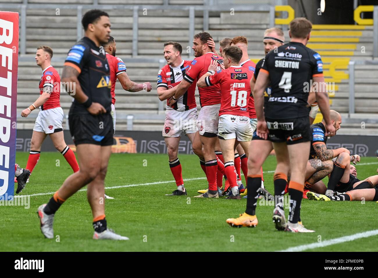 Lee Mossop (8) of Salford Red Devils celebrates his try Stock Photo - Alamy