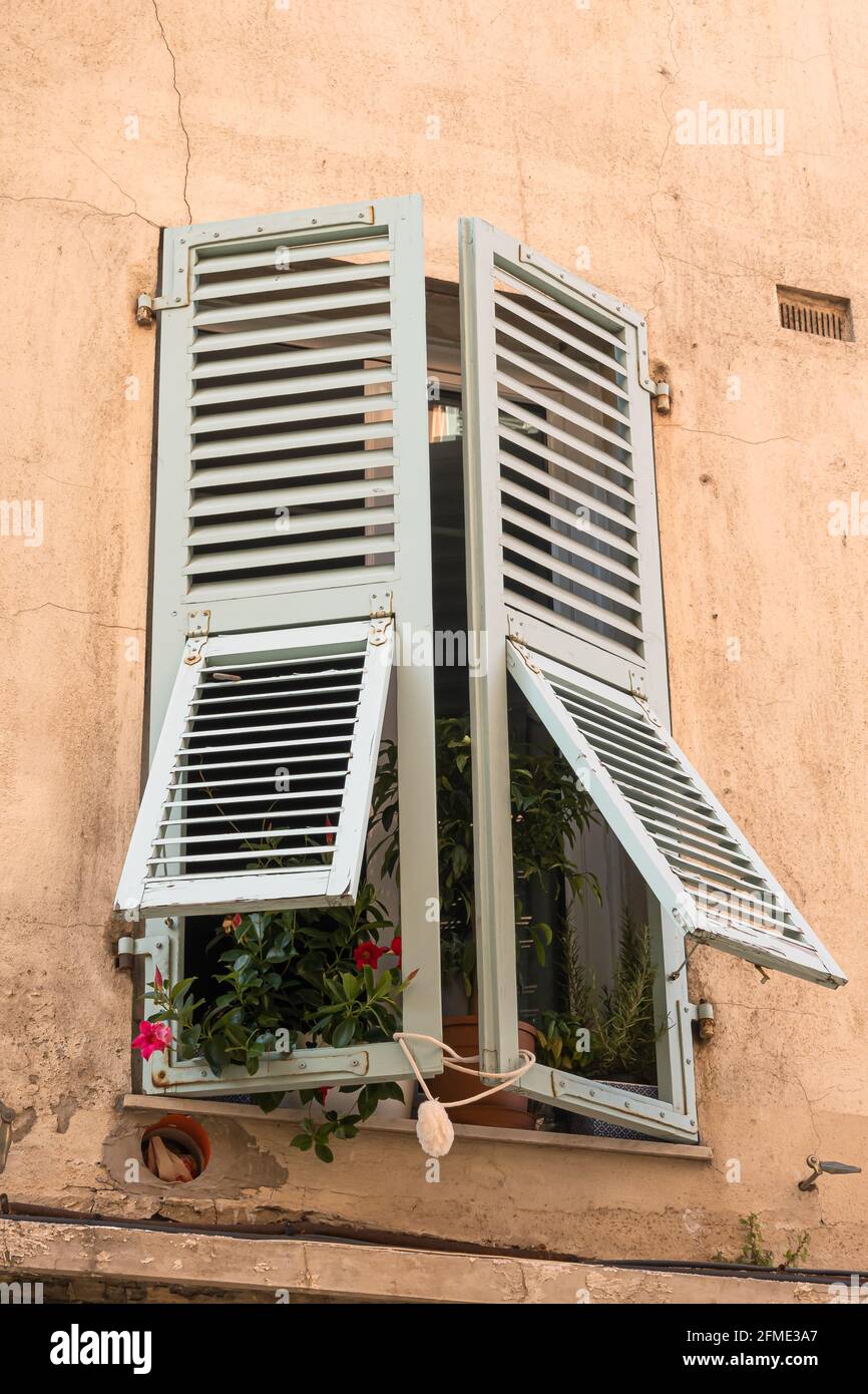 Half open half closed window hi-res stock photography and images - Alamy
