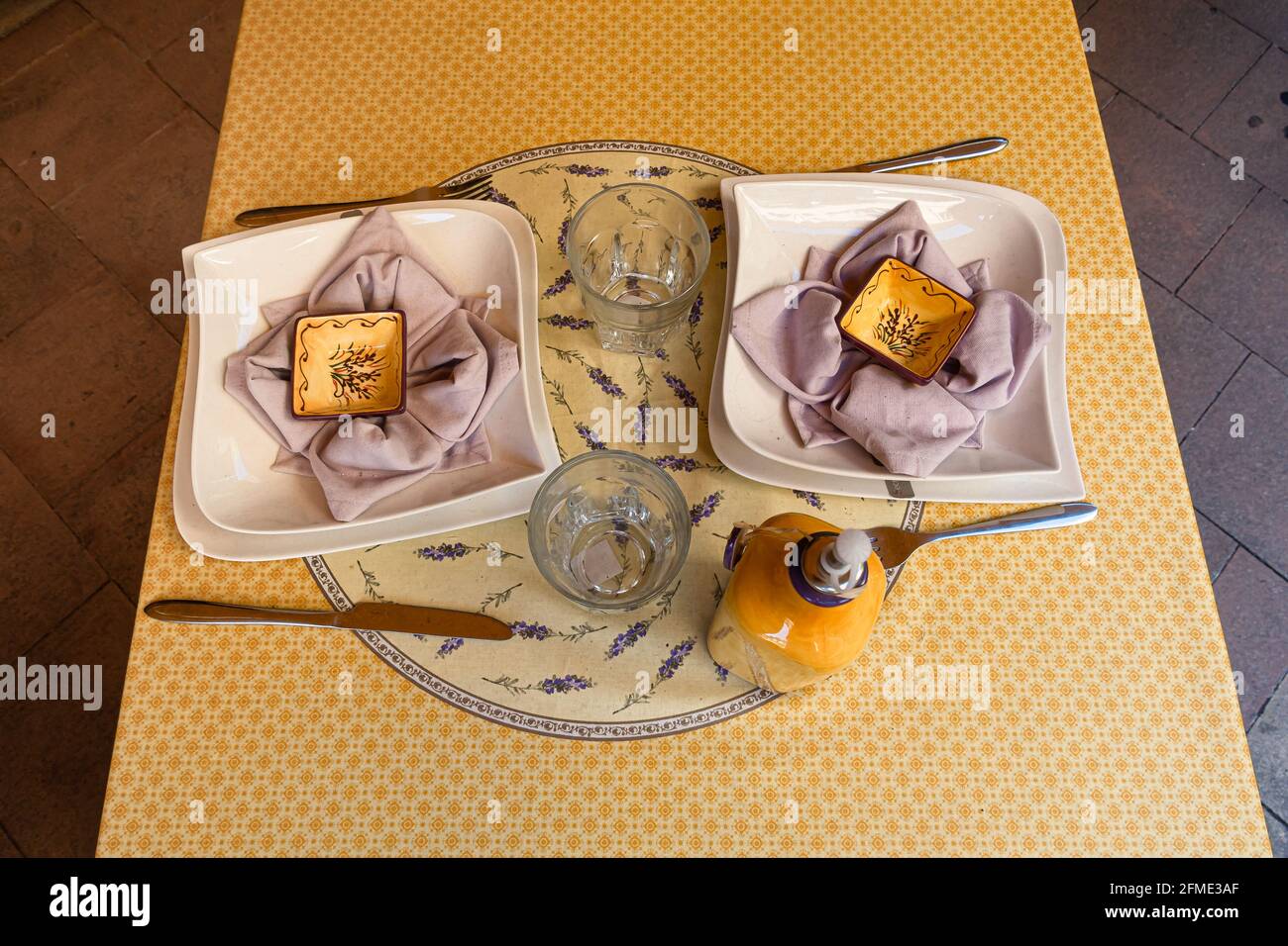 Table dinner empty chair hi-res stock photography and images - Alamy