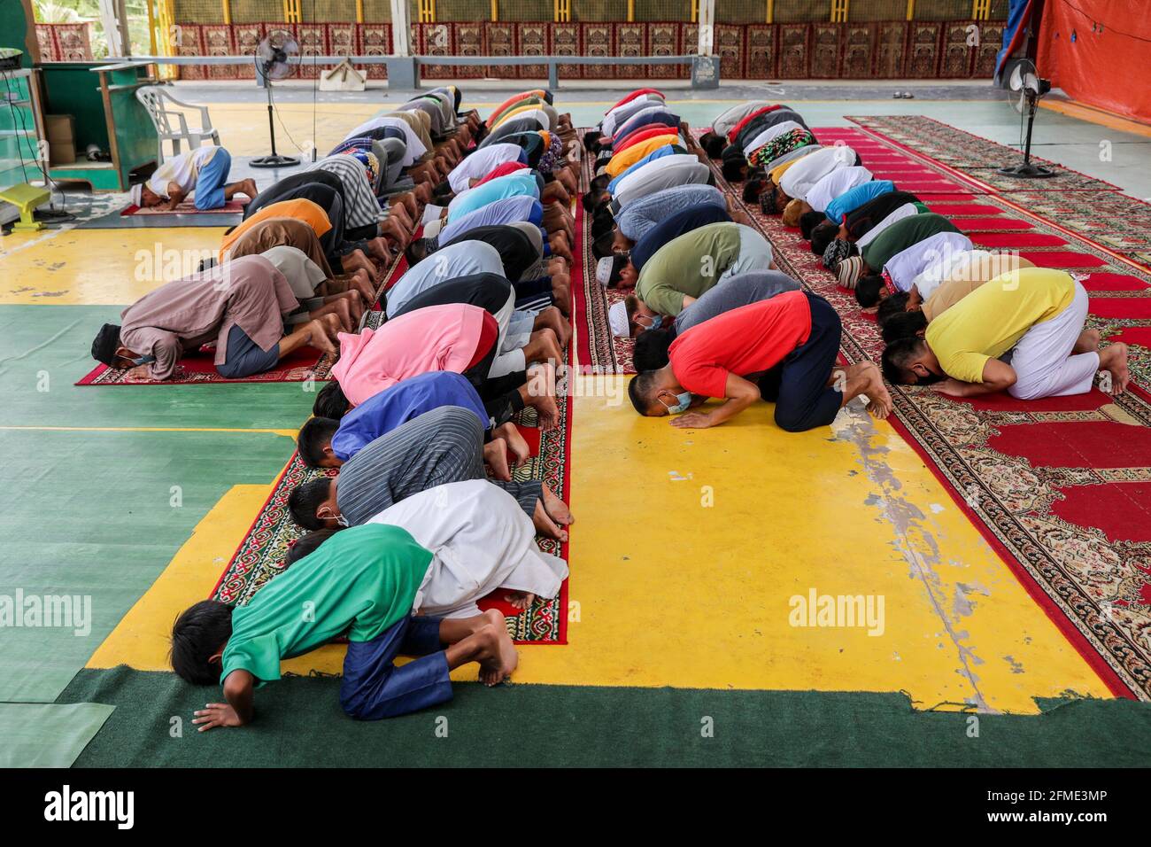 Muslim filipino hi-res stock photography and images - Alamy