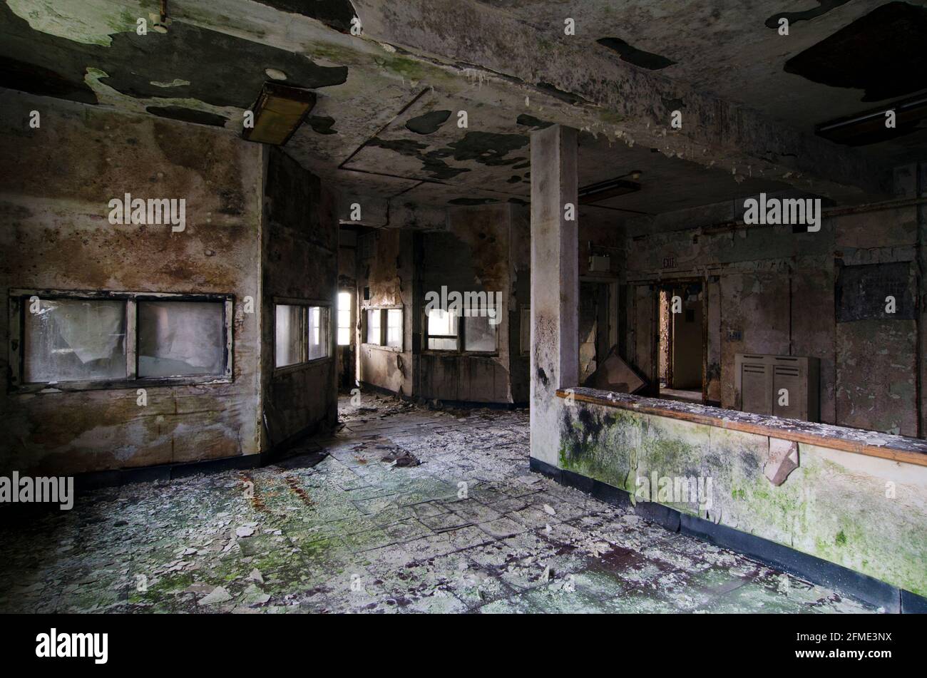 Abandoned asylum door hi-res stock photography and images - Alamy