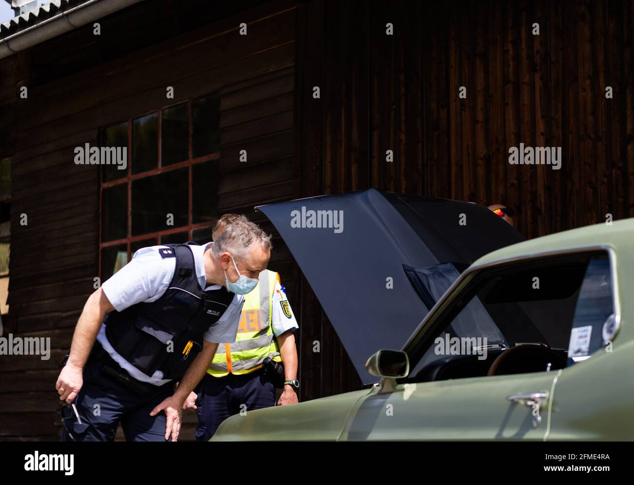 Police officer bends hi-res stock photography and images - Alamy