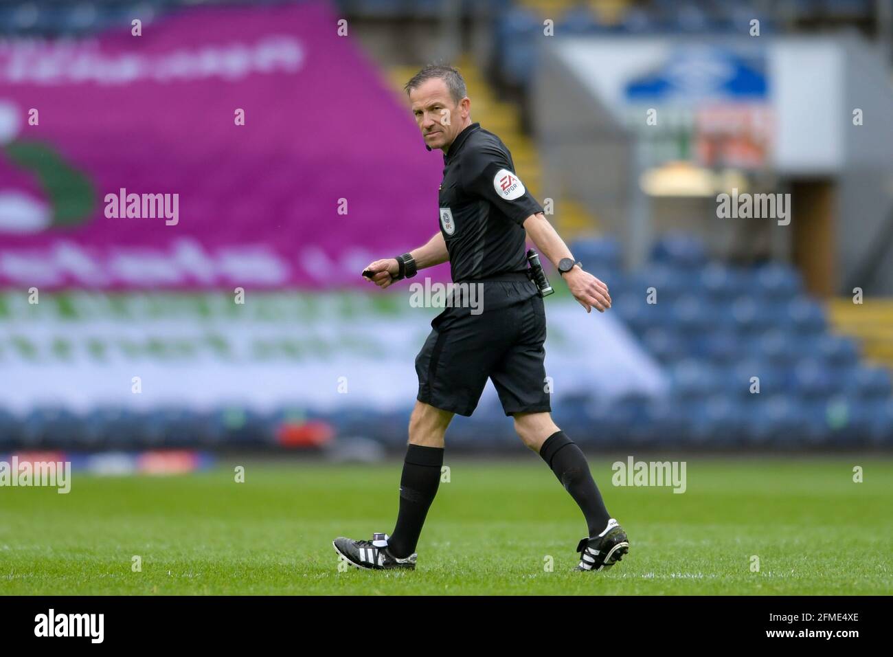 Referee Keith Stroud in action during the game Stock Photo - Alamy