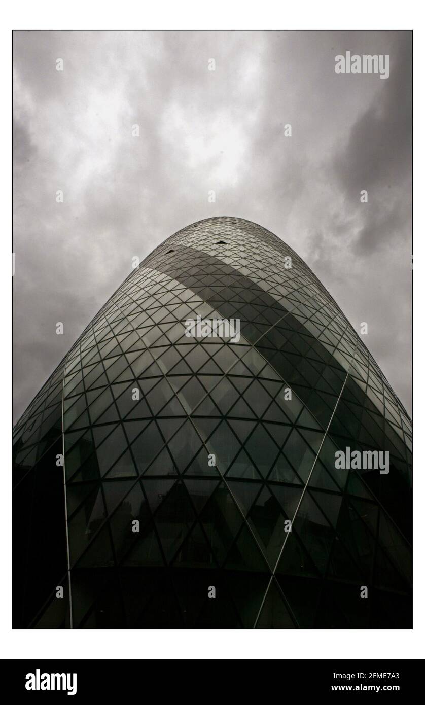 The Gherkin.....in the city of Londonpic David Sandison 21/4/2004 Stock ...