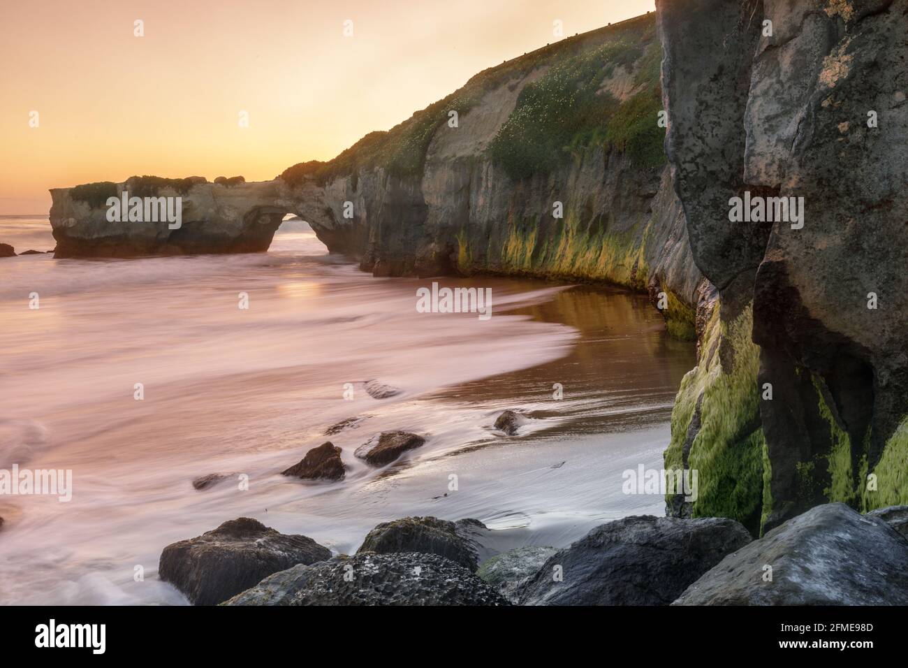Sunrise santa cruz beach hi-res stock photography and images - Alamy