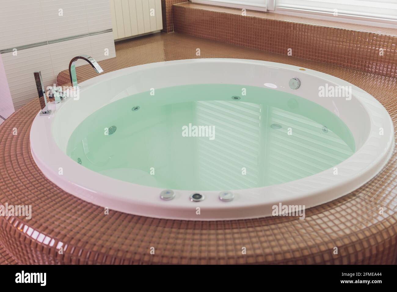 jacuzzi bath tub on marble floor with water Stock Photo - Alamy