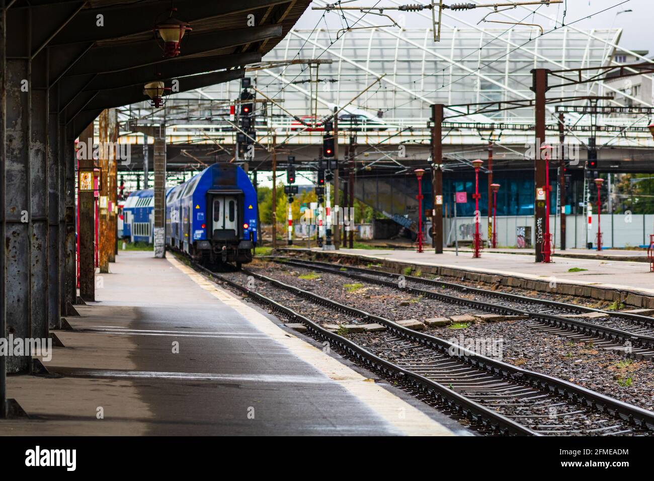 Train waiting at train platform at Bucharest North Railway Station ...