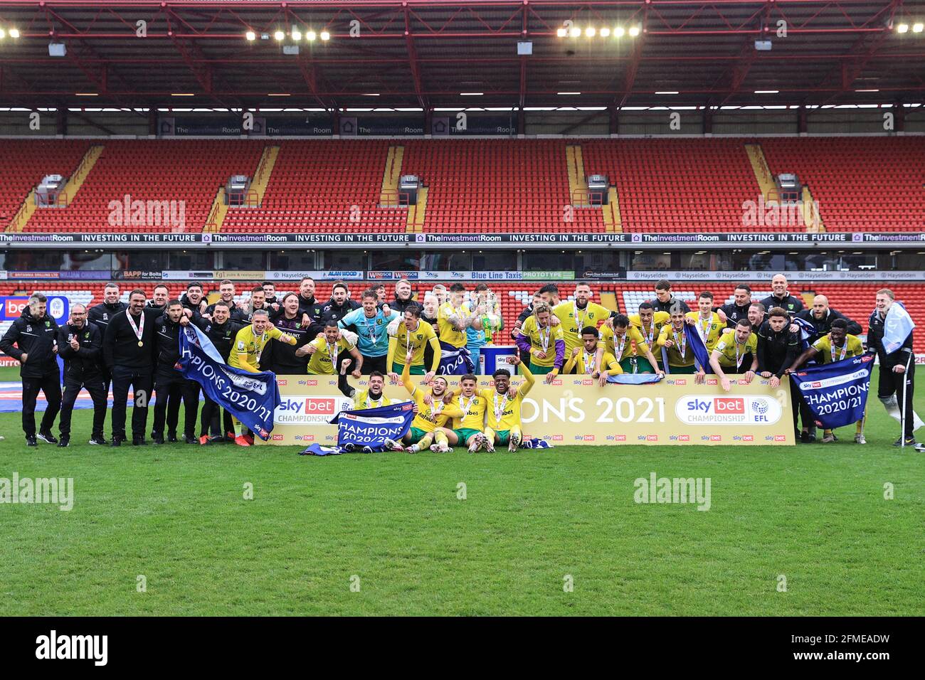 Norwich City team and staff line up for a team photo, one of champions ...