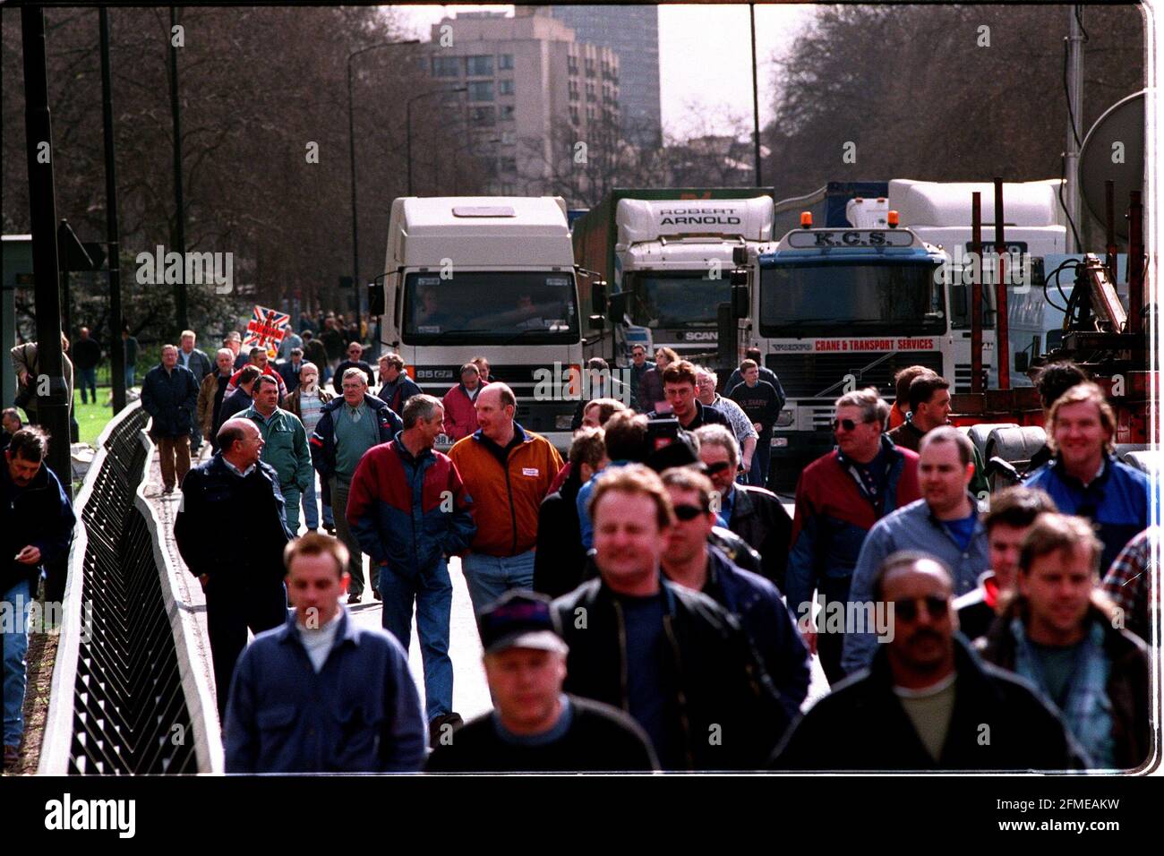 Lorry drivers blockade park lane hi-res stock photography and images ...