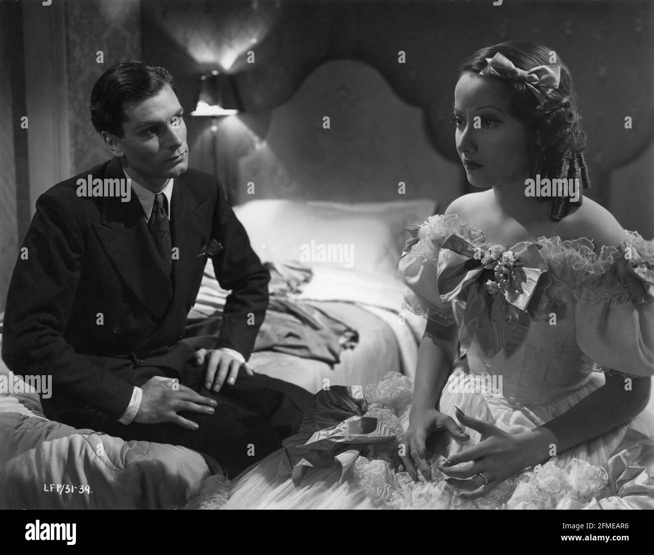 LAURENCE OLIVIER and MERLE OBERON in THE DIVORCE OF LADY X 1938 ...