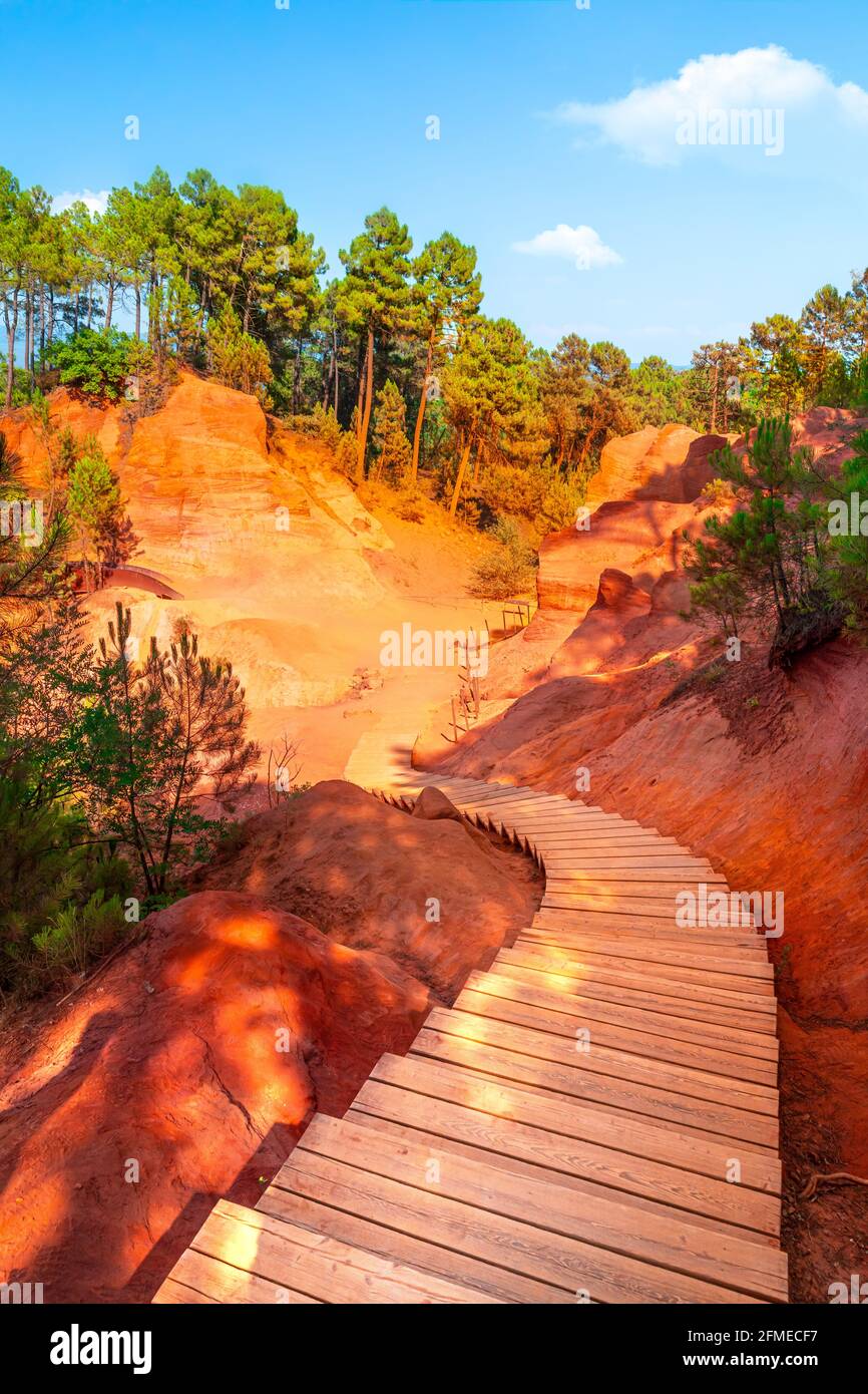 Roussillon, red rocks of Colorado colorful ochre canyon in Provence ...