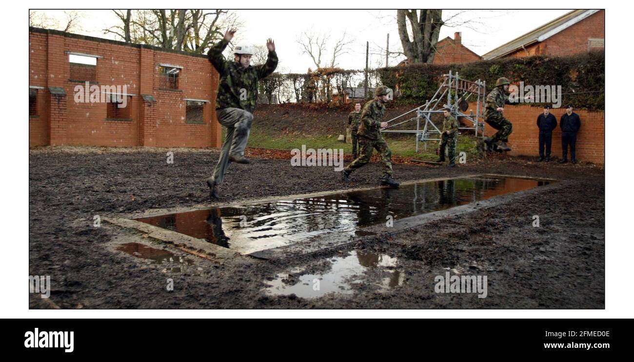 Army school hi-res stock photography and images - Alamy