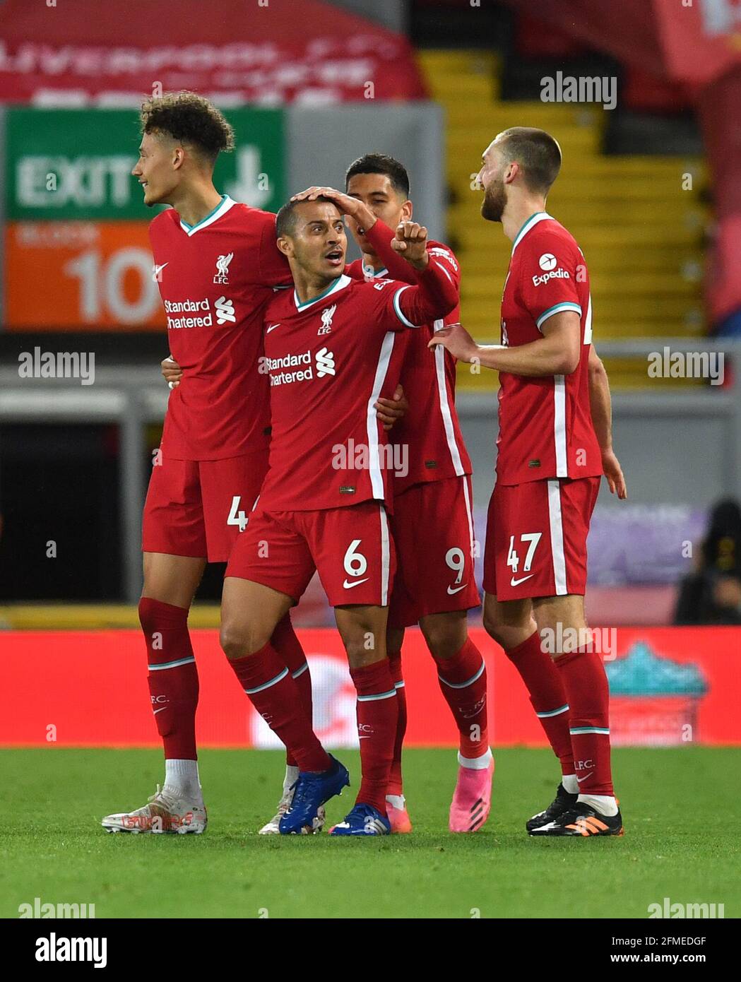 Thiago liverpool celebration hi-res stock photography and images - Alamy