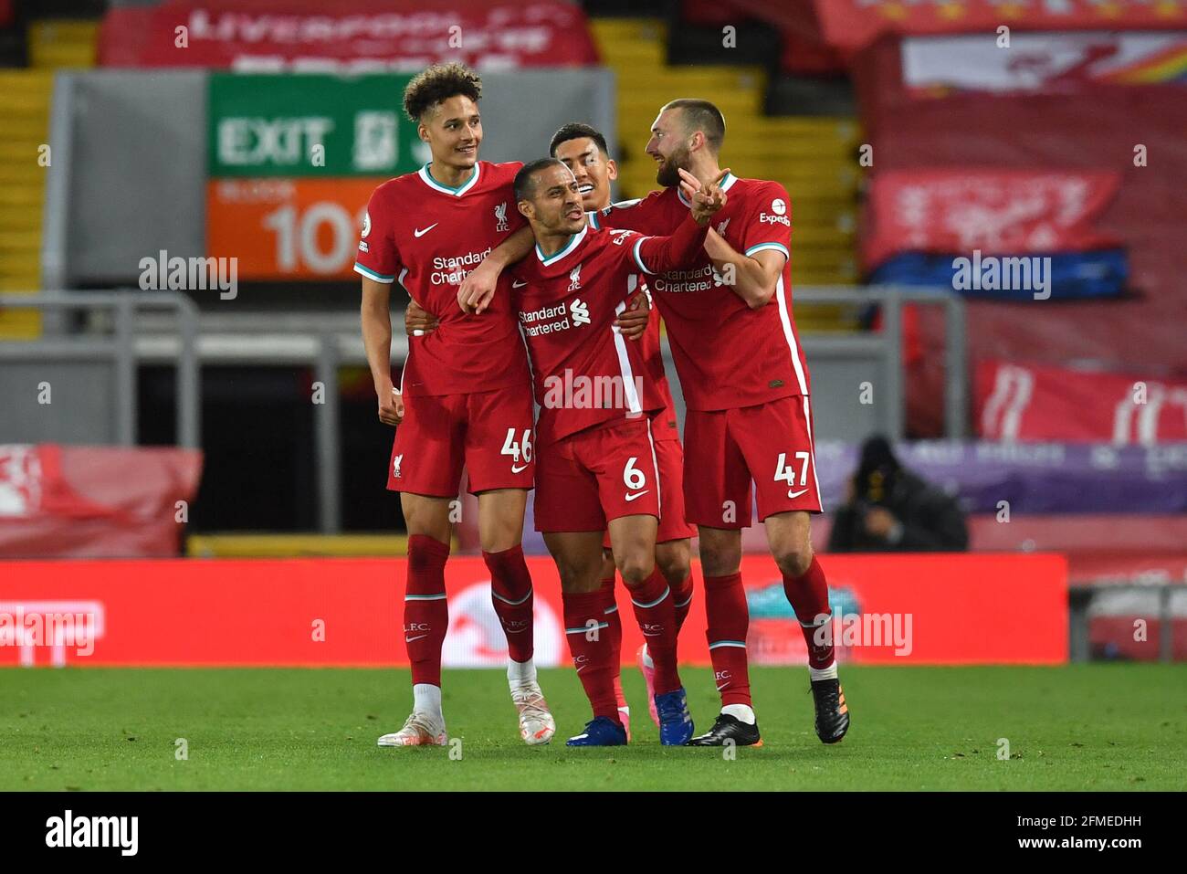 Thiago liverpool celebration hi-res stock photography and images - Alamy