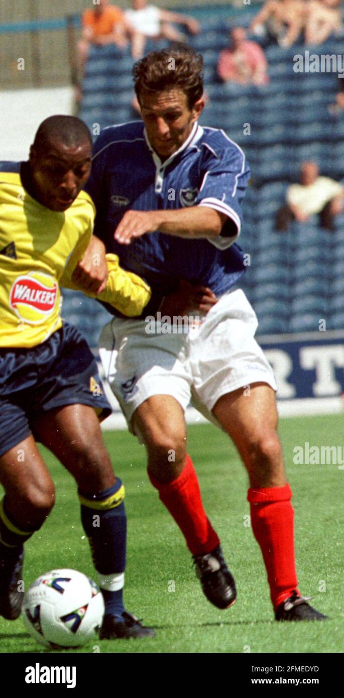 PORTSMOUTH FC. JEFF PERON JULY 1999 PIC MIKE WALKER Stock Photo - Alamy