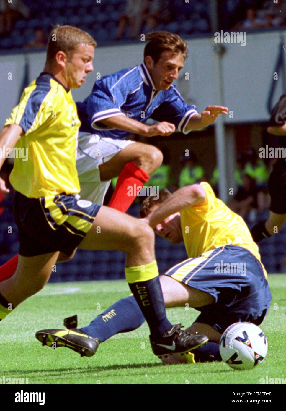 PORTSMOUTH FC. JEFF PERON PIC MIKE WALKER, JULY 1999 Stock Photo - Alamy