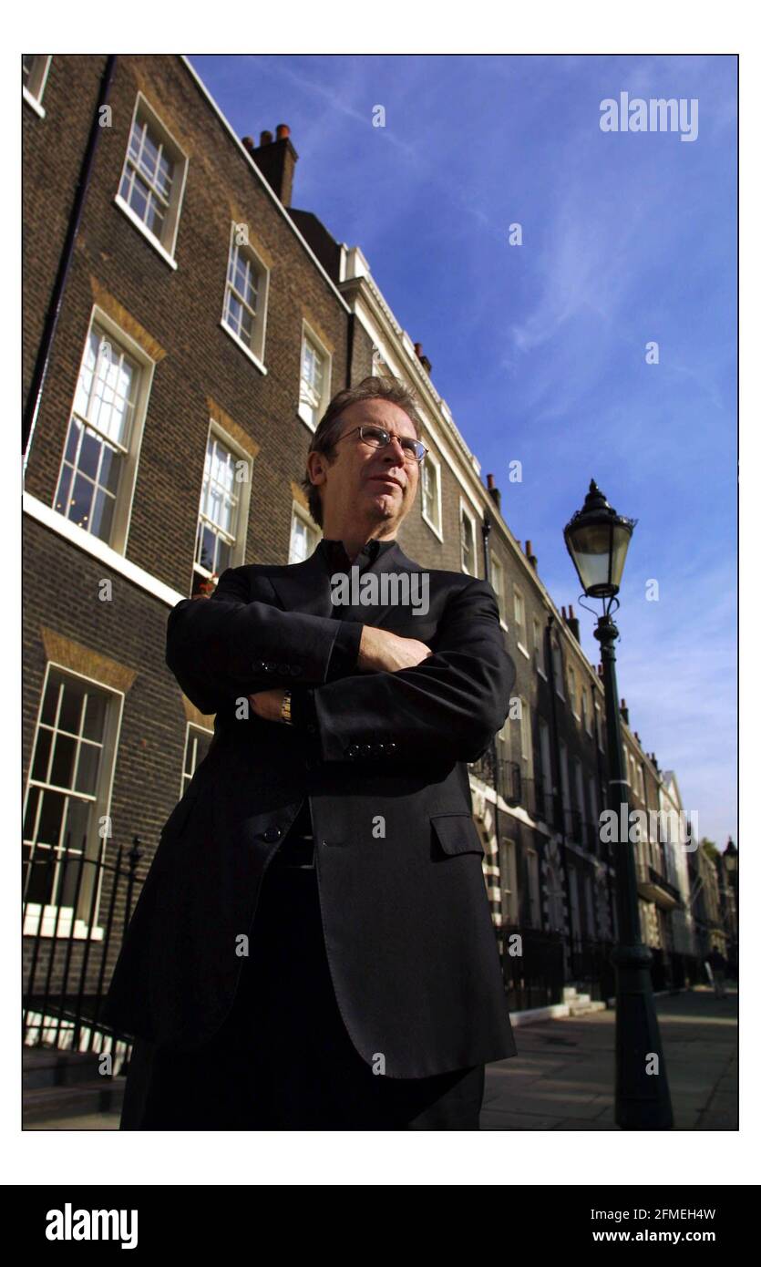 Writer Peter Carey in London..Pic David Sandison 15/9/2003 Stock Photo ...