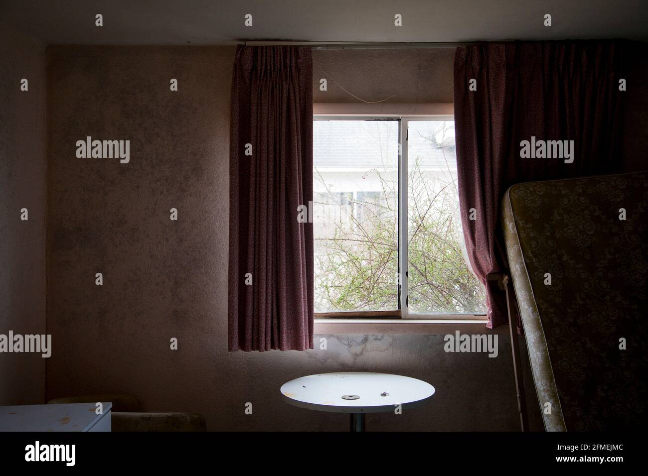 Decaying ceiling hi-res stock photography and images - Alamy